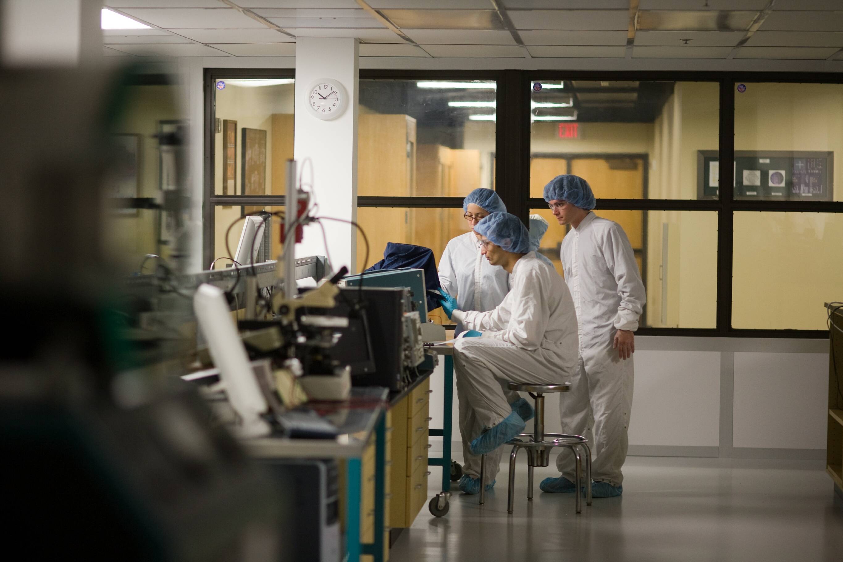 Simulation of Semiconductor Wafer Fabs and AMHS : Center for High Performance Systems : Texas ...